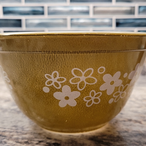 Pyrex | Kitchen | Vintage Pyrex 4 Spring Blossom Green Crazy Daisy ...